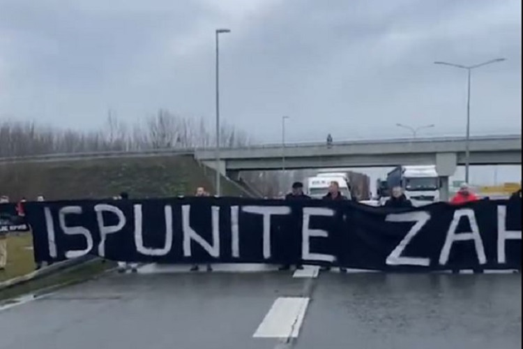 Info Bijeljina - Blokade u Srbiji: Studenti i opozicija zajedno ... Info Bijeljina - Blokade u Srbiji: Studenti i opozicija zajedno ...
