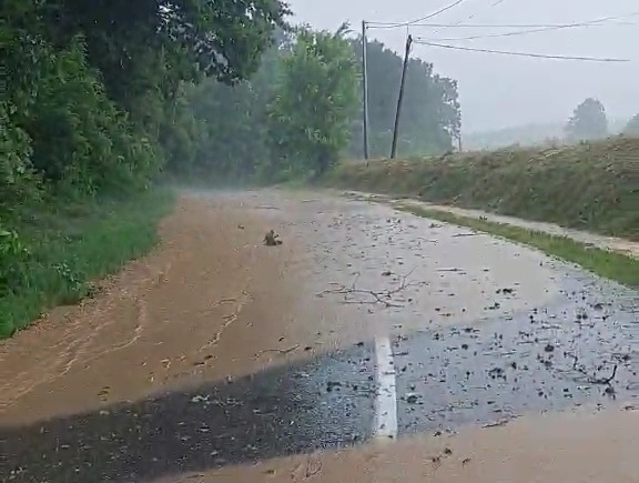 Info Bijeljina - Bijeljina: Jako nevrijeme u Dragaljevcu, padao i grad ... Info Bijeljina - Bijeljina: Jako nevrijeme u Dragaljevcu, padao i grad ...