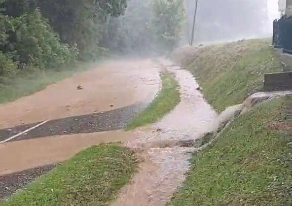 Info Bijeljina - Bijeljina: Jako nevrijeme u Dragaljevcu, padao i grad ... Info Bijeljina - Bijeljina: Jako nevrijeme u Dragaljevcu, padao i grad ...
