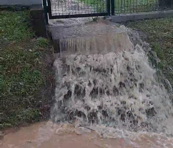 Info Bijeljina - Bijeljina: Jako nevrijeme u Dragaljevcu, padao i grad ... Info Bijeljina - Bijeljina: Jako nevrijeme u Dragaljevcu, padao i grad ...