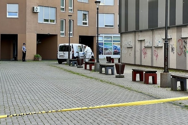 Info Bijeljina - Novi jezivi detalji iz Tuzle: Ženu i djecu ubio sjekirom Info Bijeljina - Novi jezivi detalji iz Tuzle: Ženu i djecu ubio sjekirom